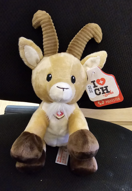 PELUCHE - IDIS FOUR LEGS - IBEX WITH HEART IN WOOD - 18 CM – Swiss ...
